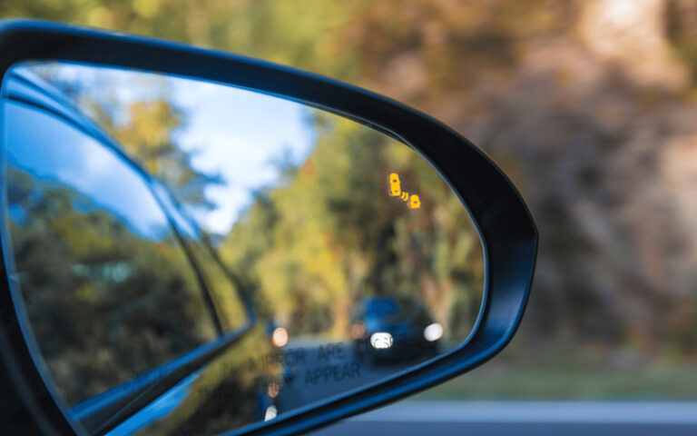 O que é ponto cego do carro? Veja como evitá-lo para dirigir com ...